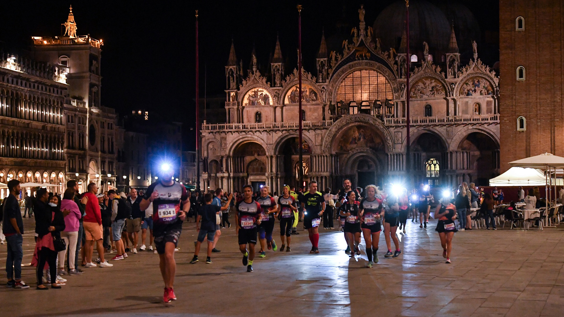 The experience of running in Venice by night